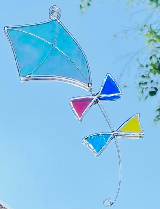 Go Fly a Kite – Suncatcher Heaven Glass Art